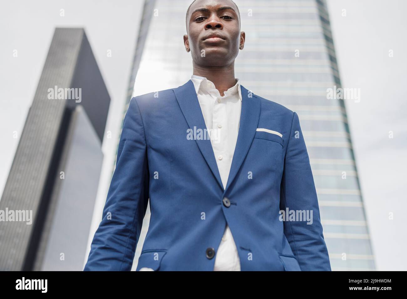 Businessman standing in front skyscraper hi-res stock photography and ...