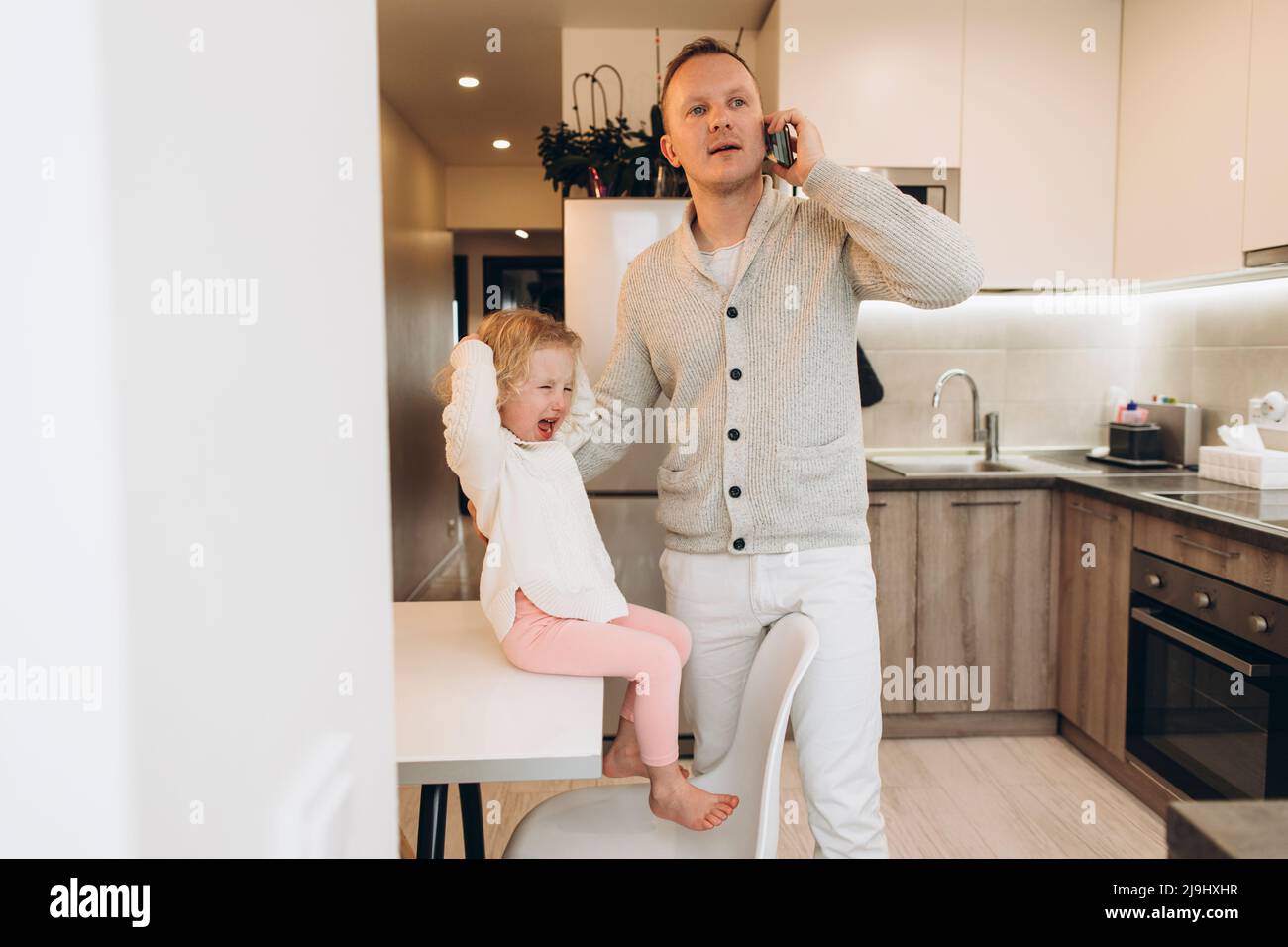 Girl talking on phone crying hi-res stock photography and images - Alamy