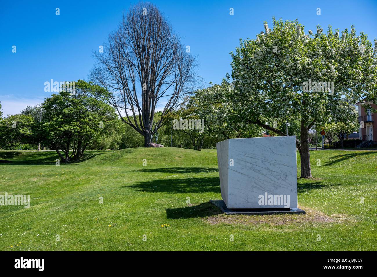"Cubo centrifugo-centripeto" by Gert Marcus in the sculpture park on a ...