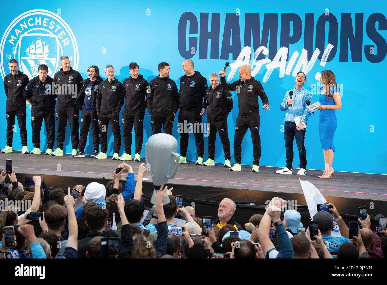 Pep guardiola premier league trophy hi-res stock photography and images ...