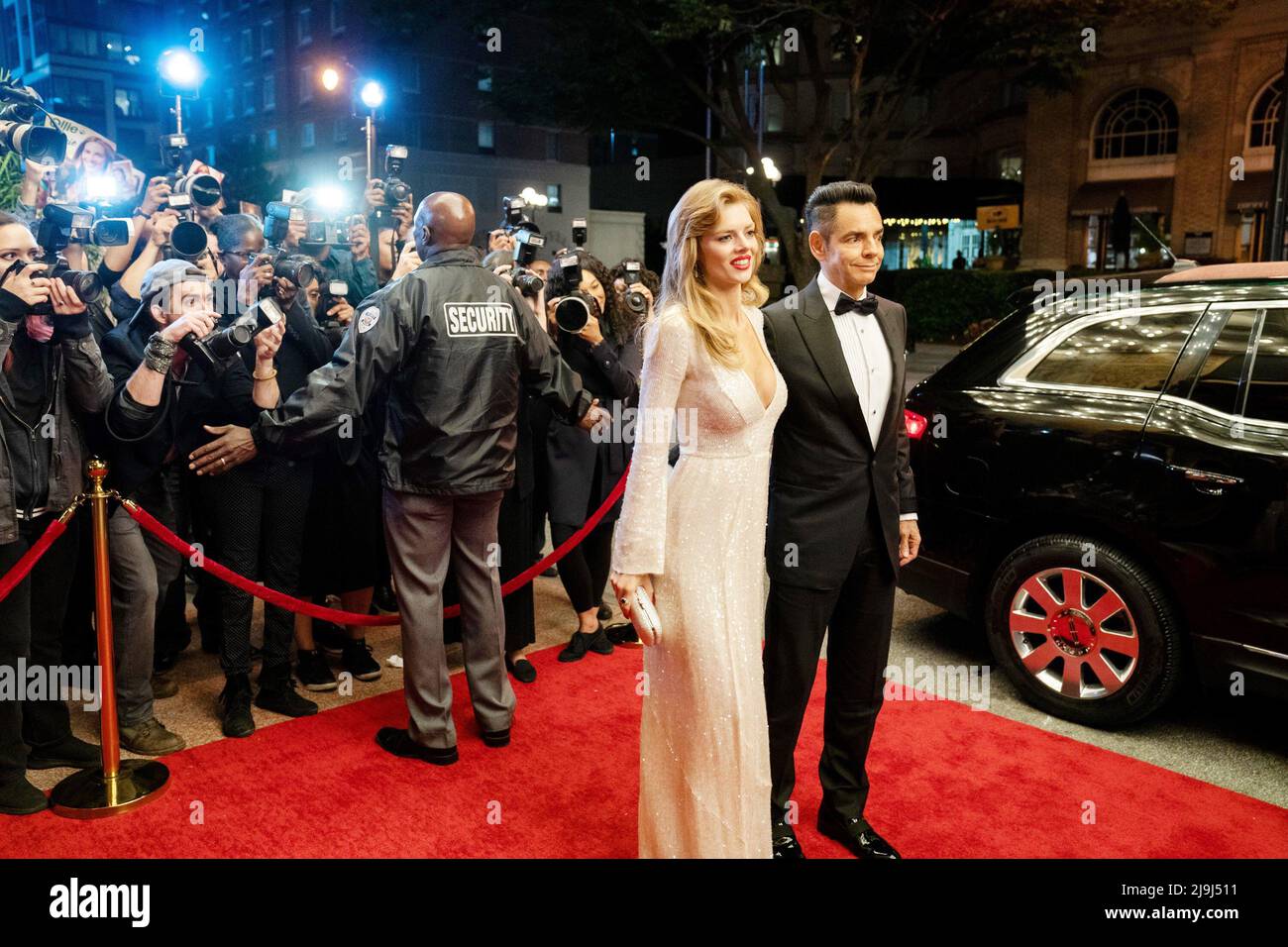 THE VALET, from left: Samara Weaving, Eugenio Derbez, 2022. ph: Dan ...