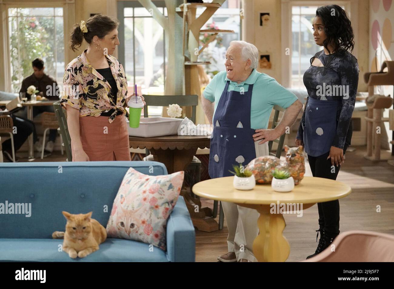 CALL ME KAT, from left: Mayim Bialik, Leslie Jordan, Kyla Pratt, Call ...