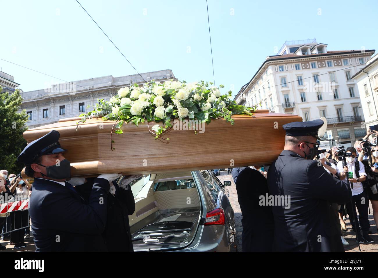 The funeral of Italian Ballet dancer Carla Fracci held at Teatro alla ...