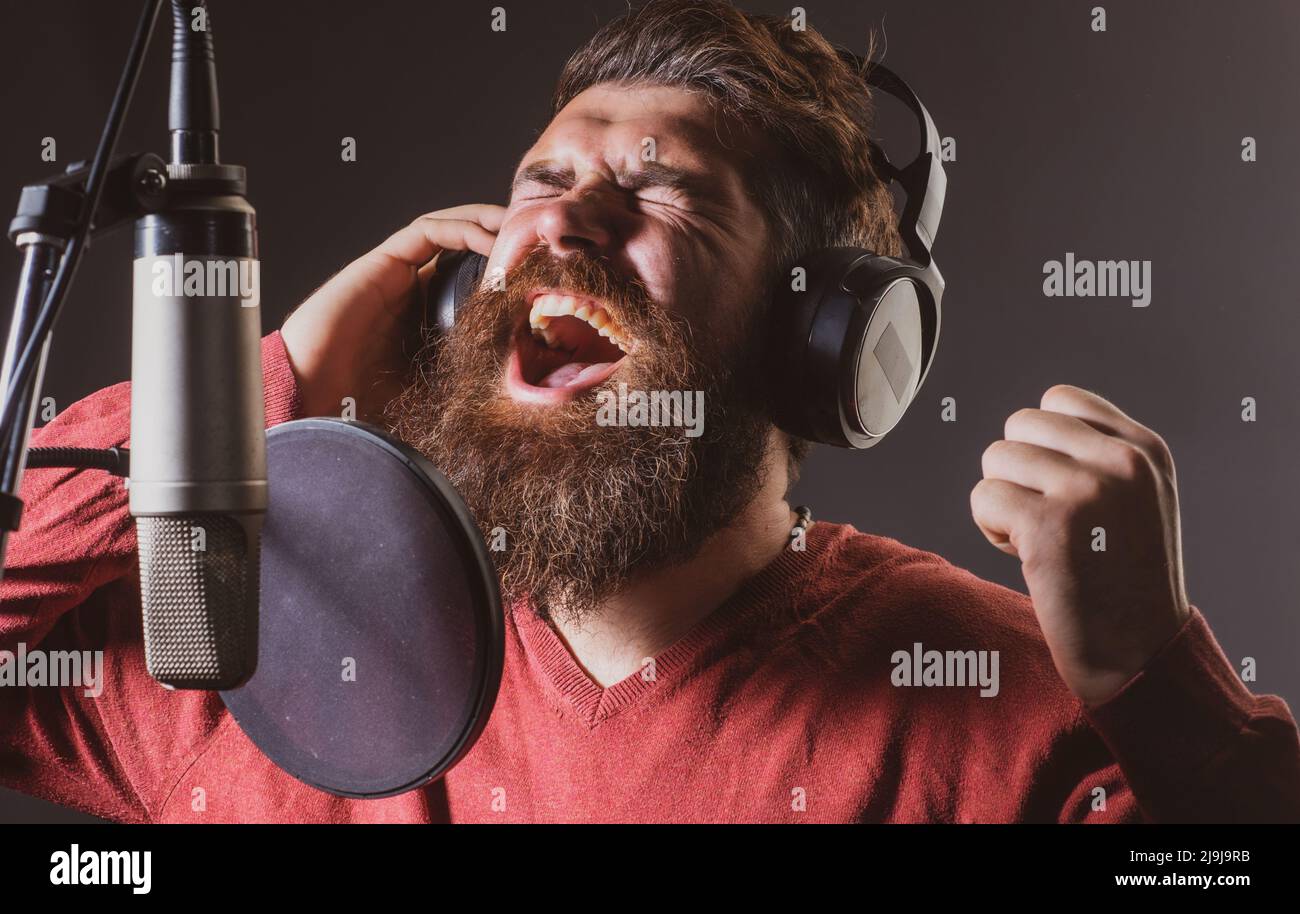 Close music pop singer up vocalist hi-res stock photography and images ...