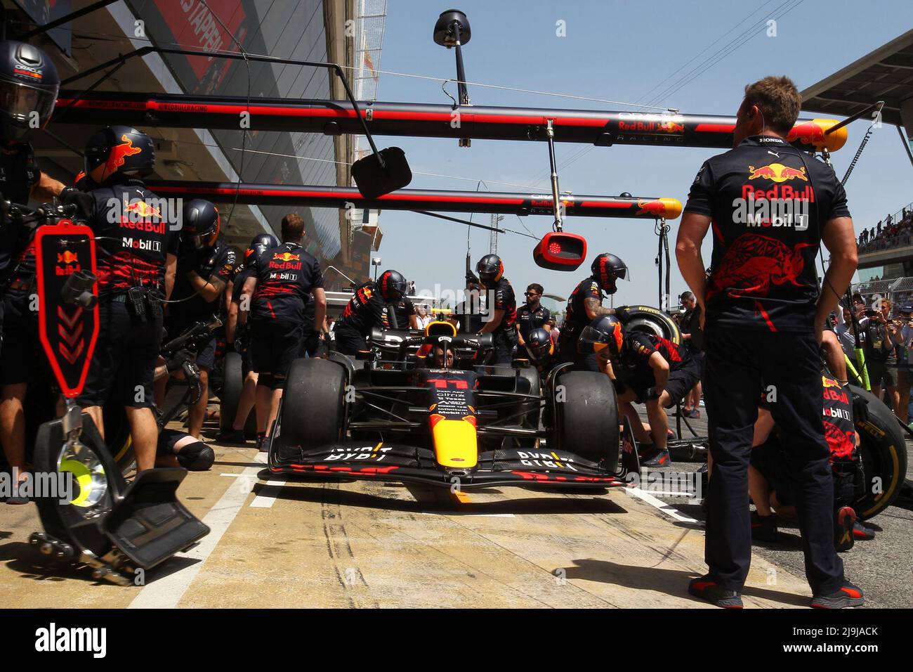 Barcelona, Spain. 22nd May, 2022. Oracle Red Bull Racing pit stop ...