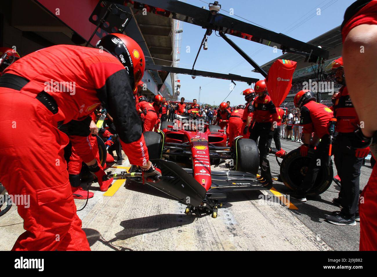 2022 formula one pit stop ferrari hi-res stock photography and images ...