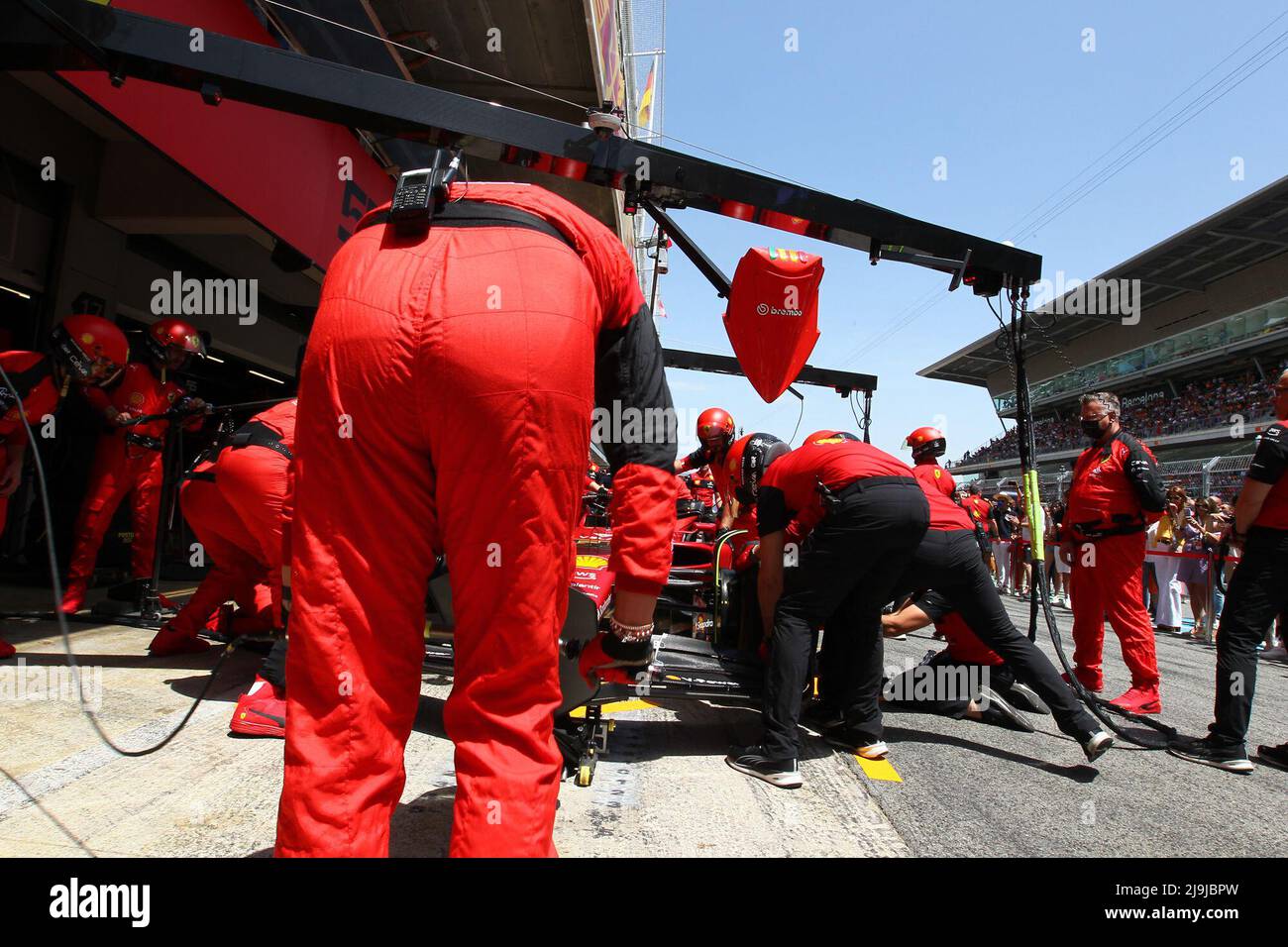 2022 formula one pit stop ferrari hi-res stock photography and images ...