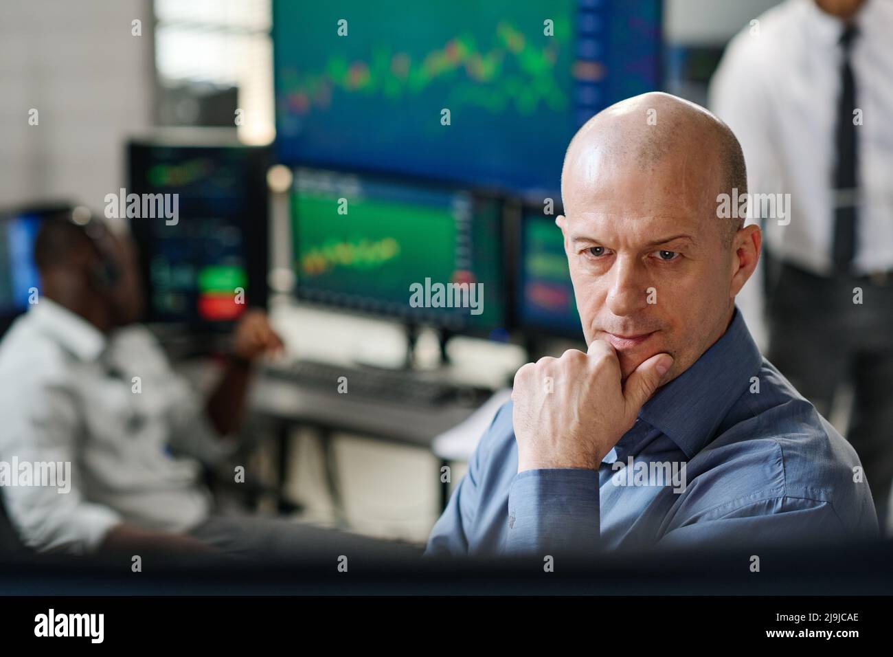 Man watching stock market on hi-res stock photography and images - Alamy
