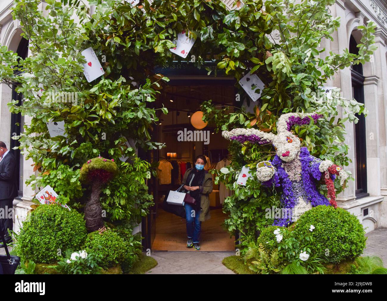 Alice in wonderland theme hi-res stock photography and images - Alamy