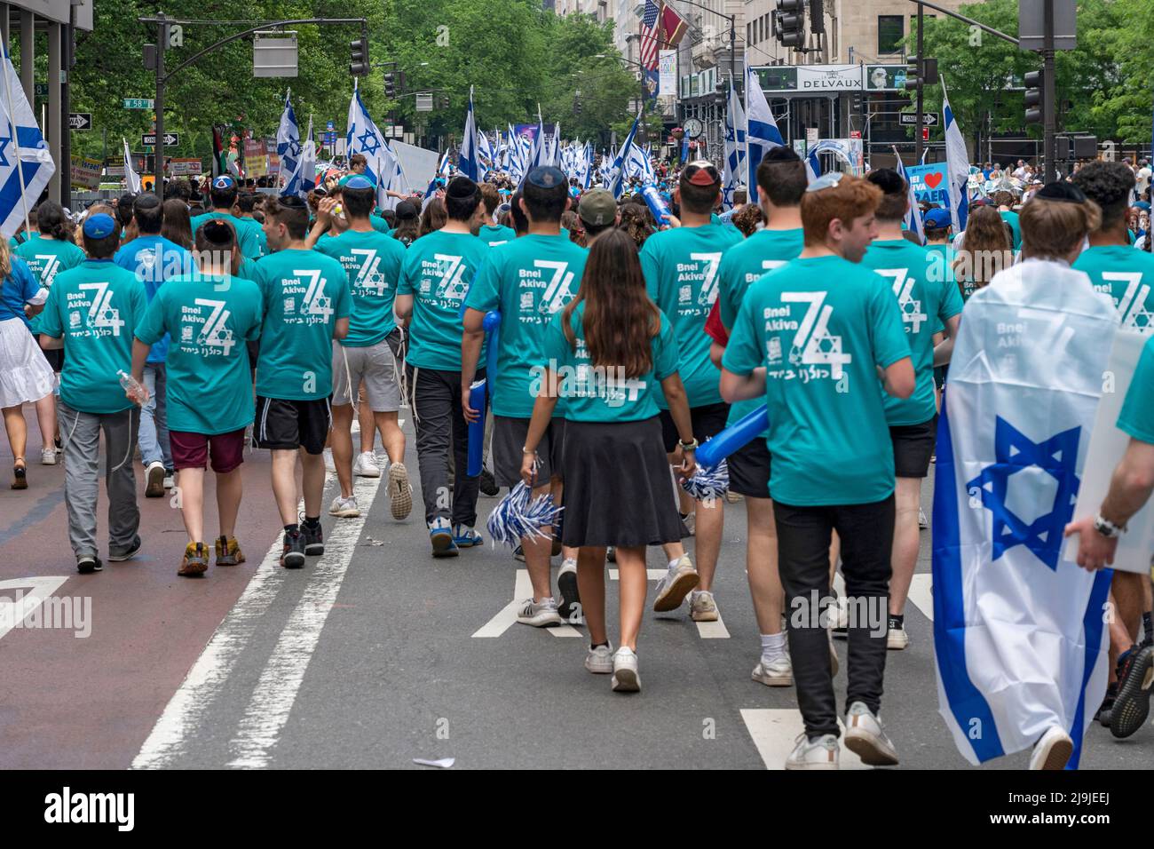 New York, US, 22/05/2022, Participants holding Israeli flags march ...