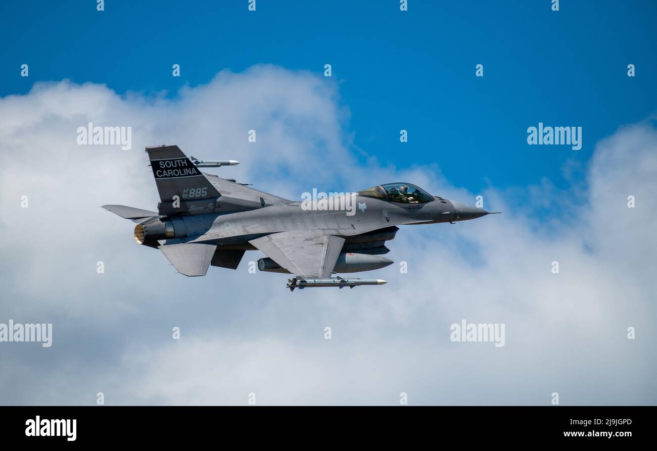 An F-16 Fighting Falcon assigned to the 169th Fighter Wing, South ...