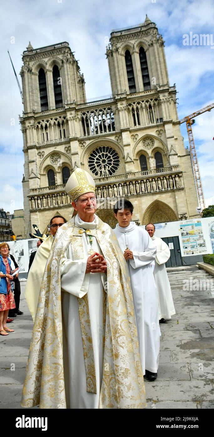 The new Archbishop of Paris Laurent Ulrich takes office during a ...