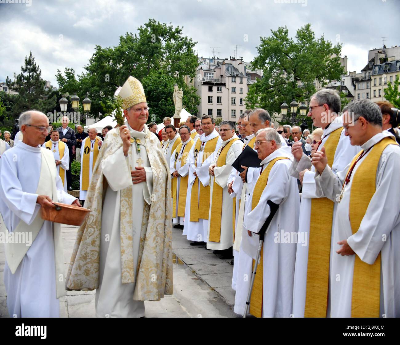 The new Archbishop of Paris Laurent Ulrich takes office during a ...