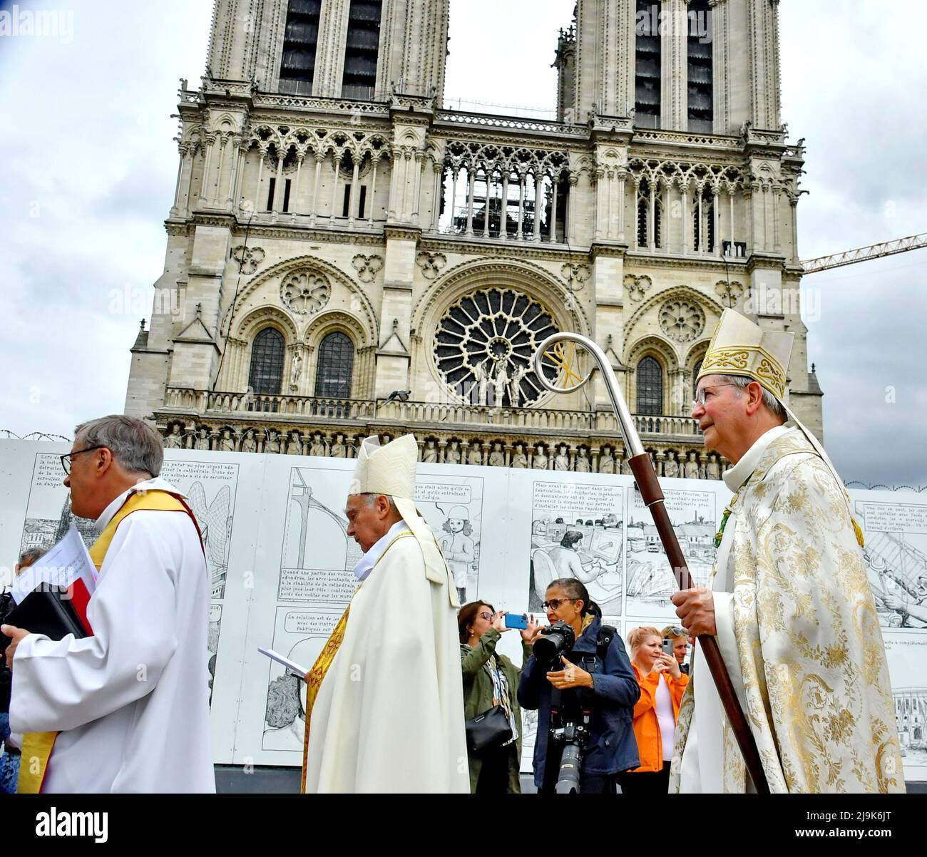 The new Archbishop of Paris Laurent Ulrich takes office during a ...