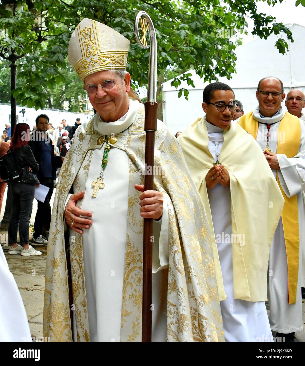 The new Archbishop of Paris Laurent Ulrich takes office during a ...