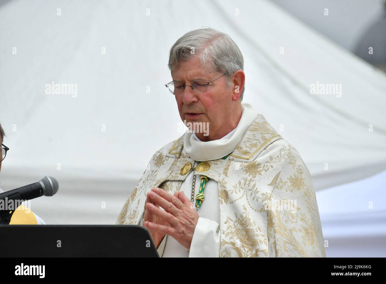 The new Archbishop of Paris Laurent Ulrich takes office during a ...