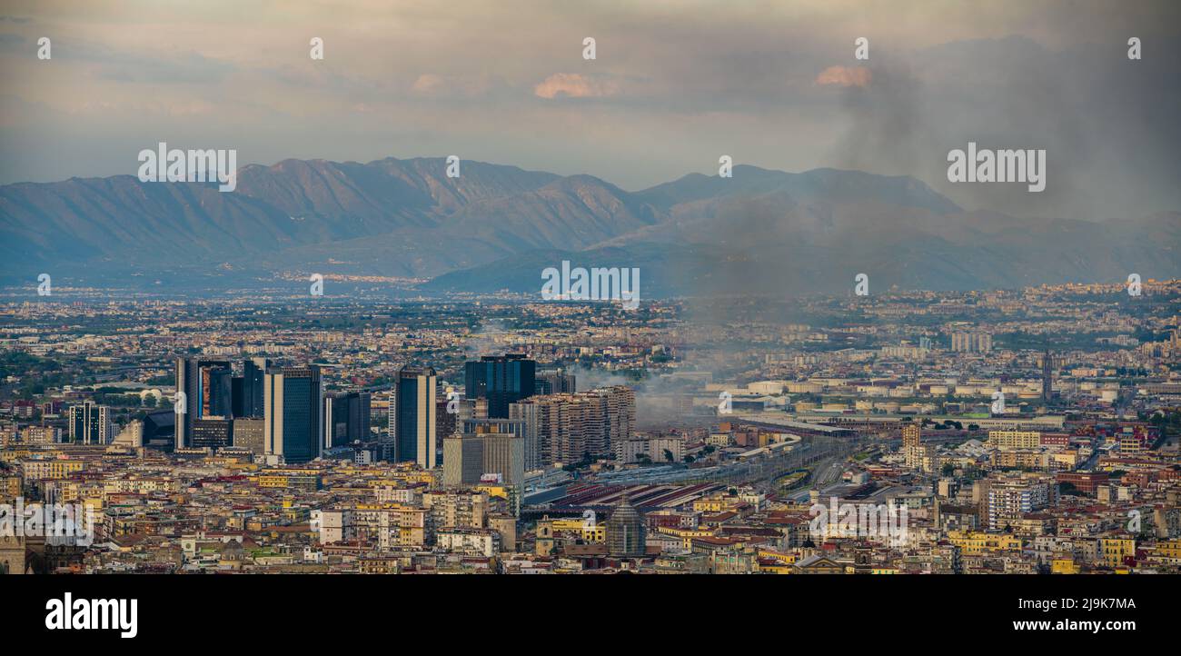 Fire in the city hi-res stock photography and images - Alamy