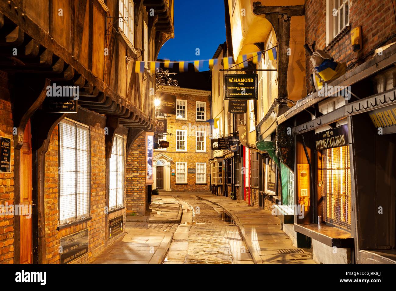 The shambles york night hi-res stock photography and images - Alamy