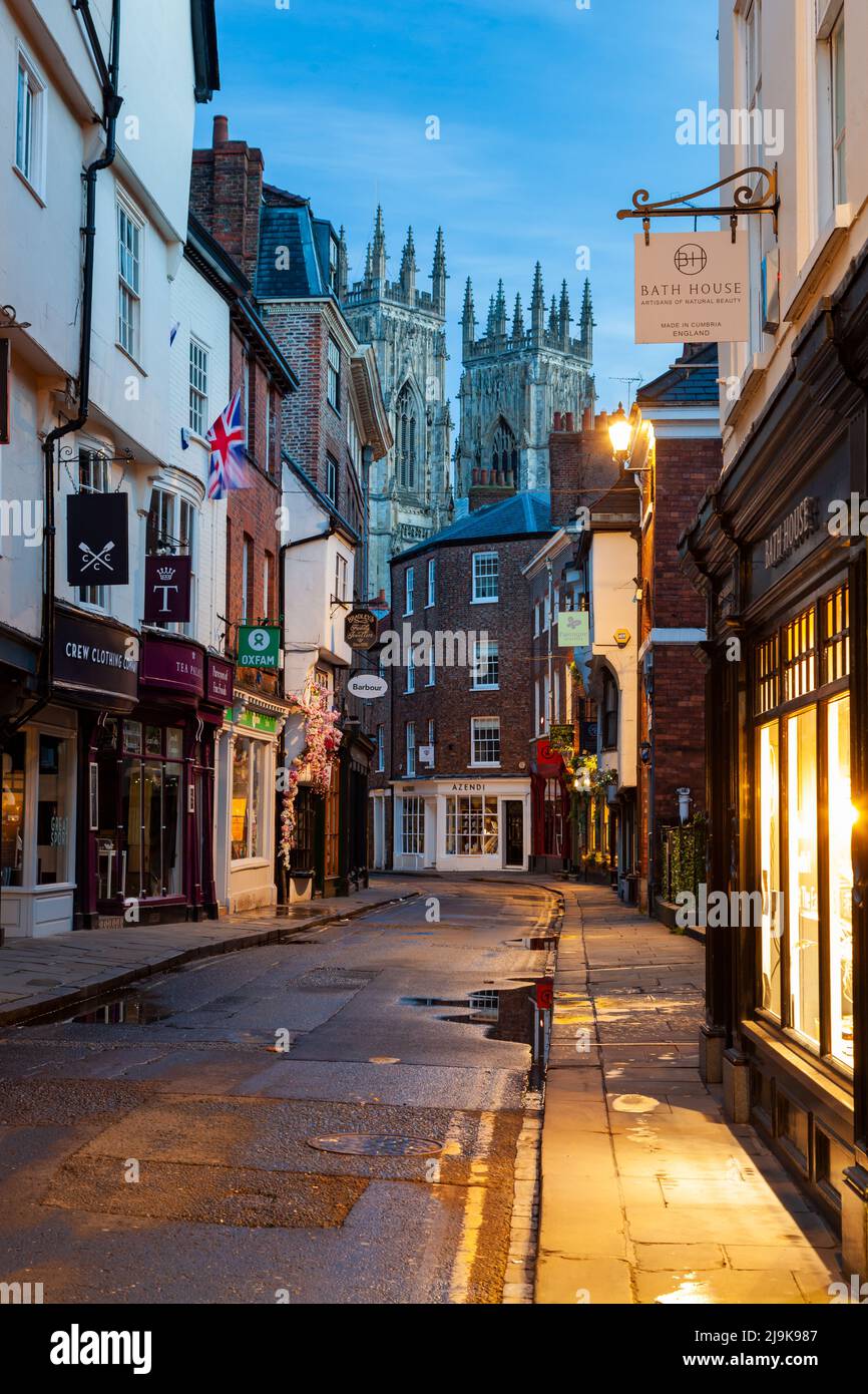 Dawn on Low Petergate in York historic centre, North Yorkshire, England ...