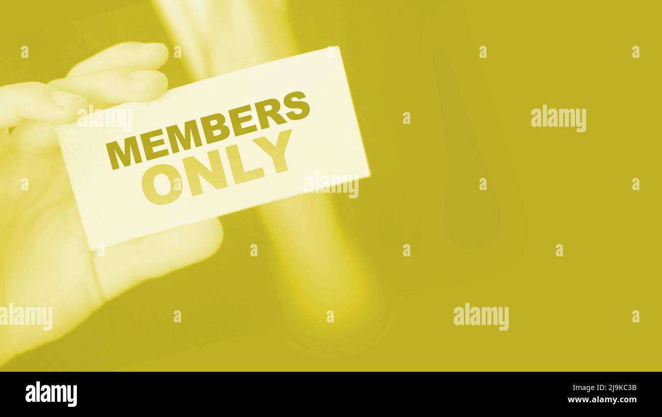 Members only text message hi-res stock photography and images - Alamy