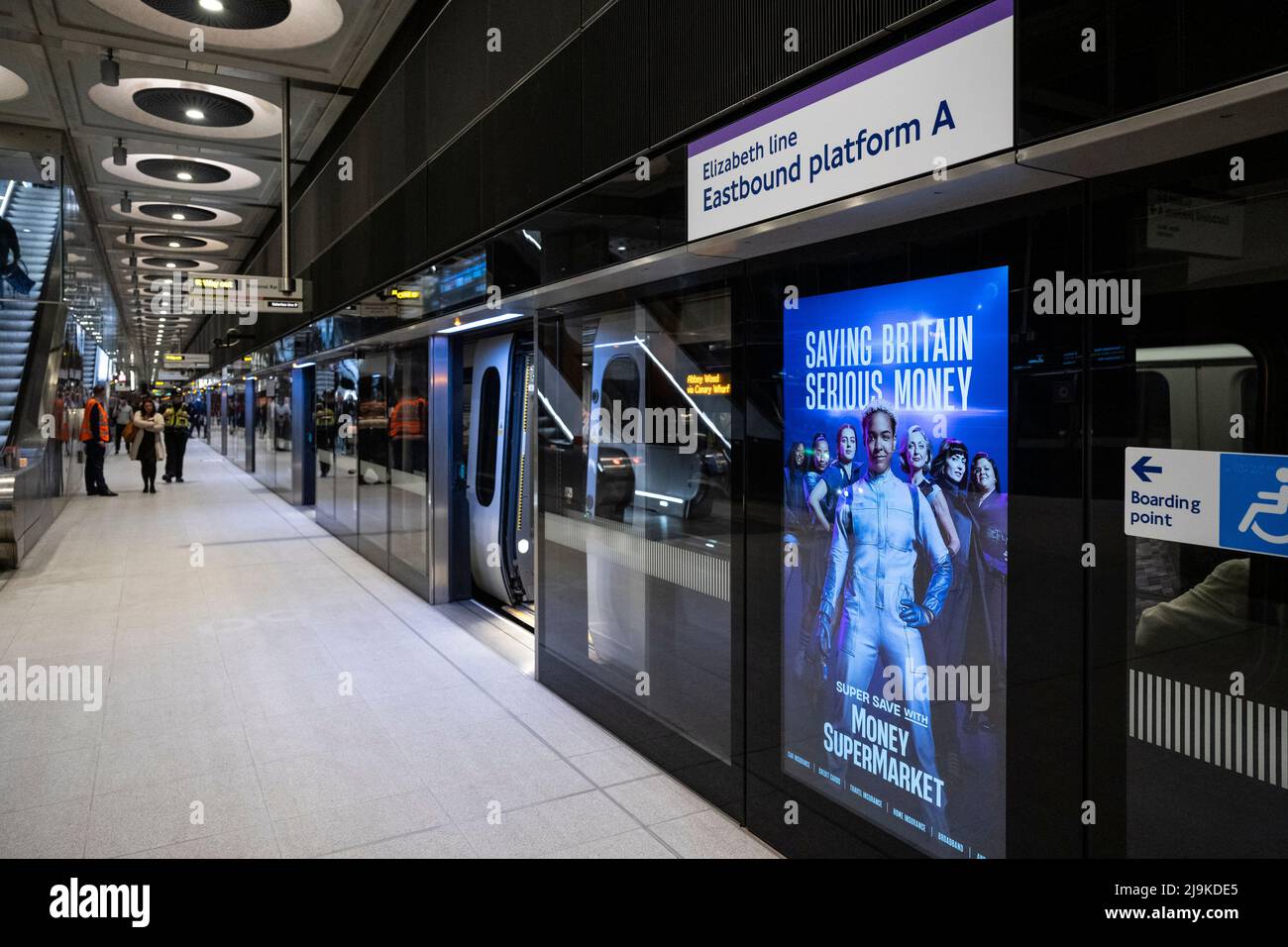 London, UK. 24 May 2022. Paddington station platform as passengers ride ...