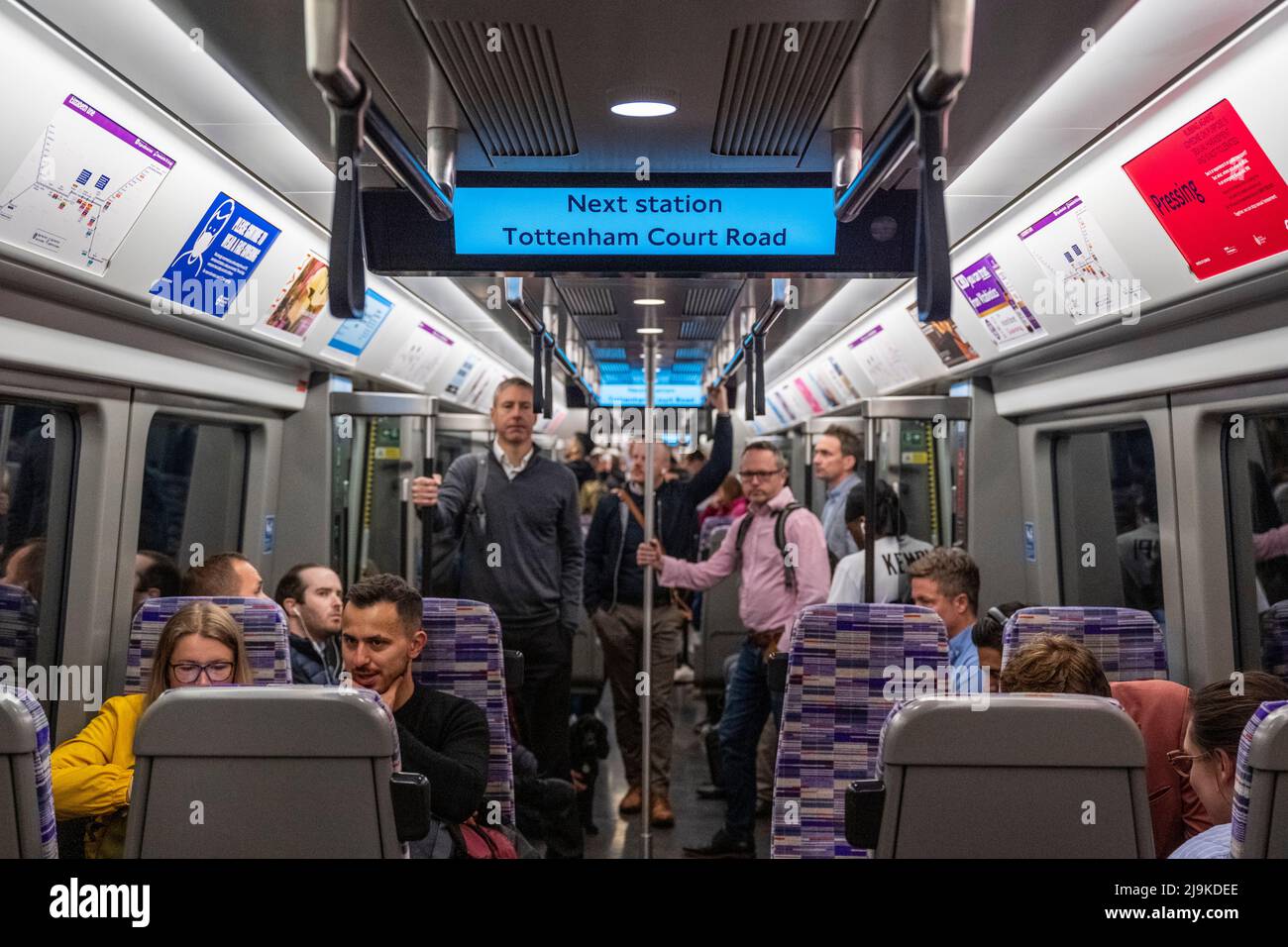 Elizabeth line 2022 hi-res stock photography and images - Alamy