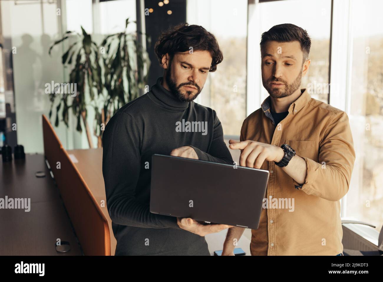 Explaining project details hi-res stock photography and images - Alamy