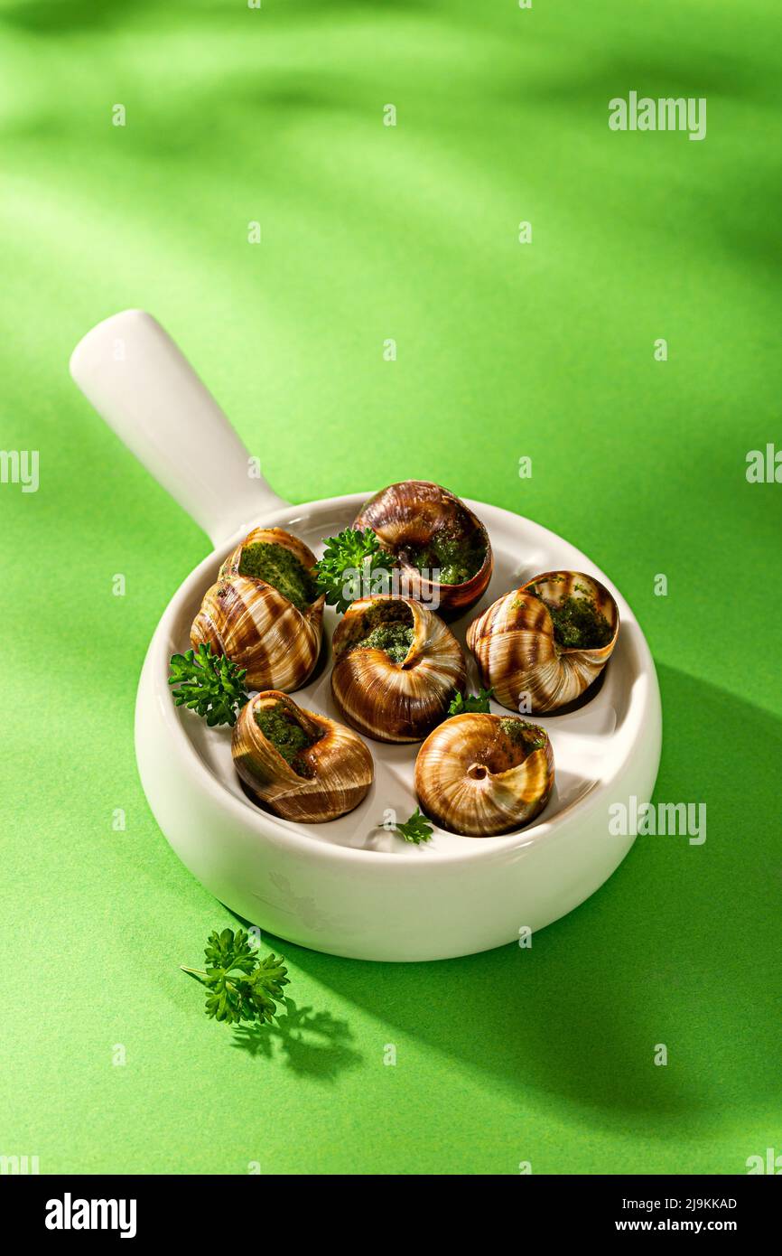 Bourgogne Escargot Snails with garlic herbs butter Stock Photo - Alamy