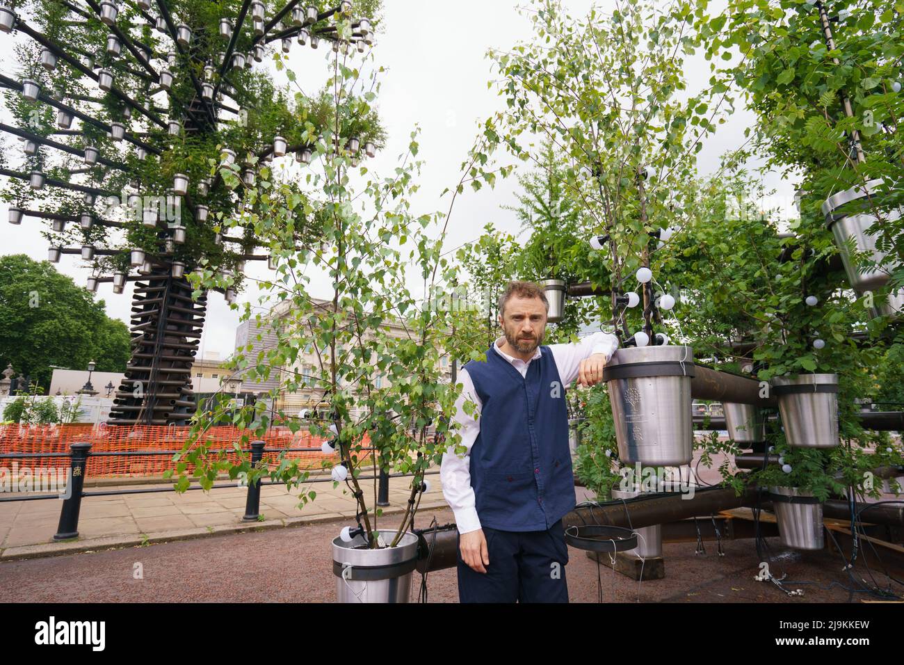 Designer Thomas Heatherwick with his Queen's Green Canopy (QGC) Tree of ...