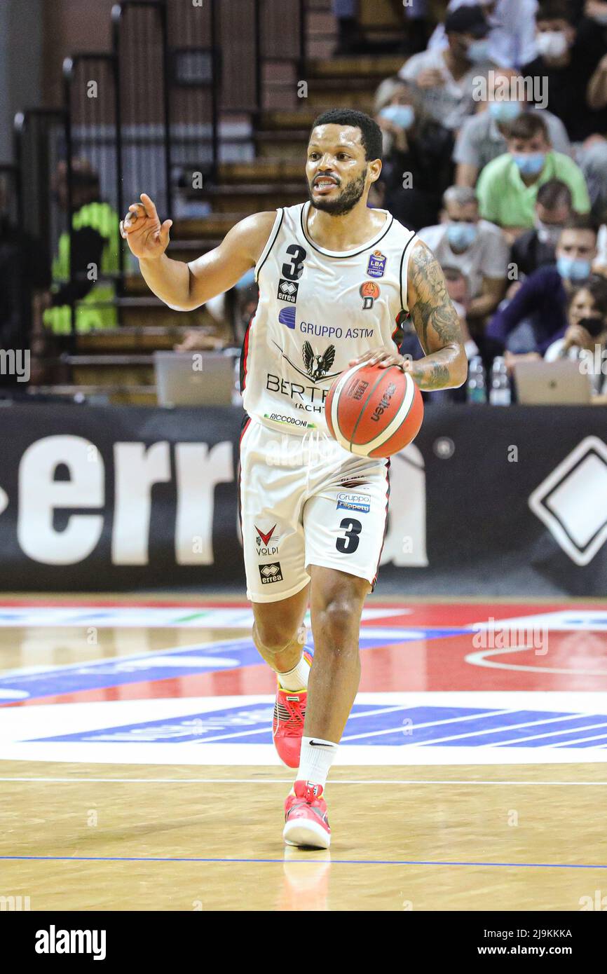 Cris Wright (# 3 playmaker Derthona) during Derthona basket vs Treviso ...