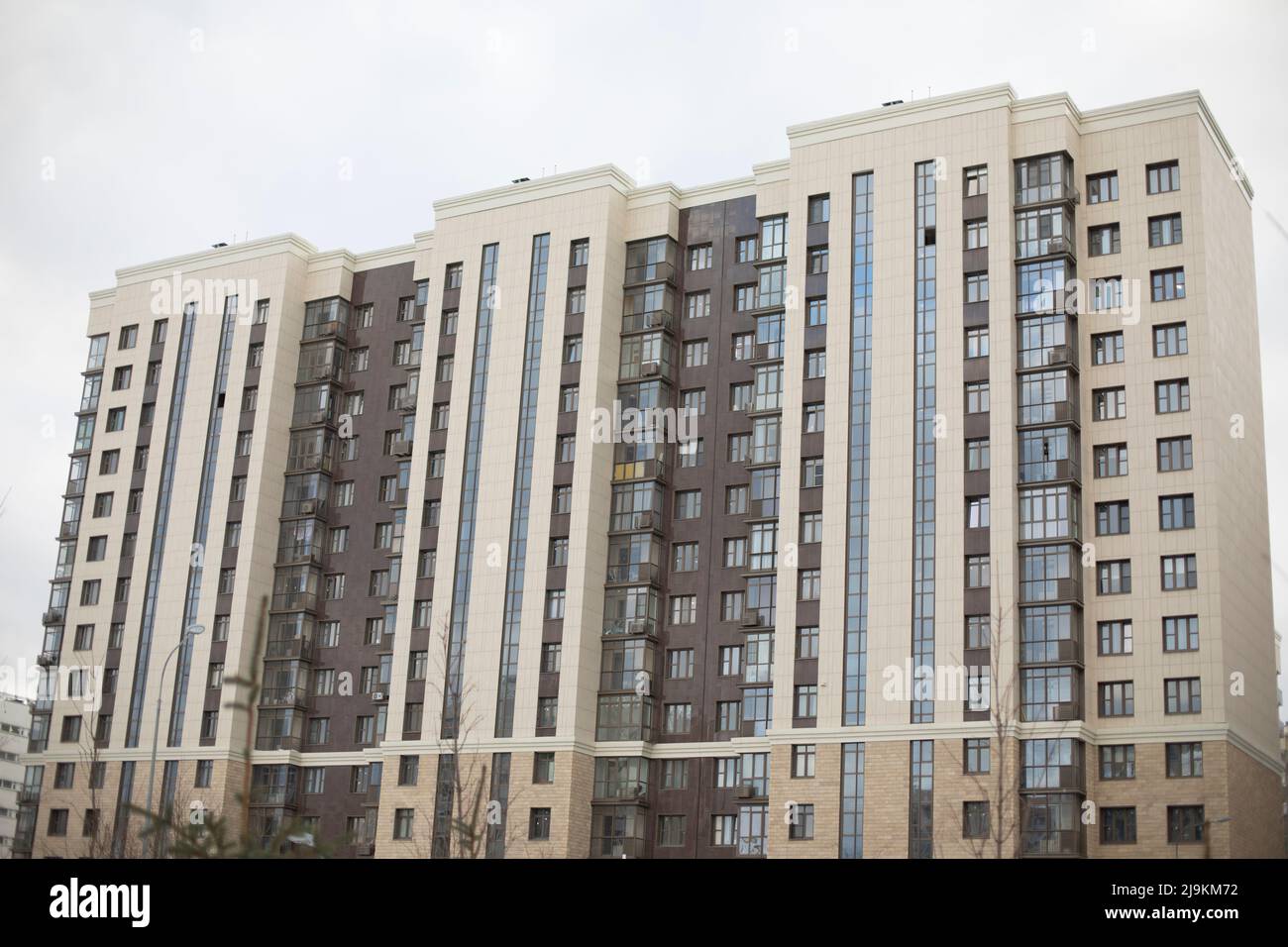 Residential building on street hi-res stock photography and images - Alamy
