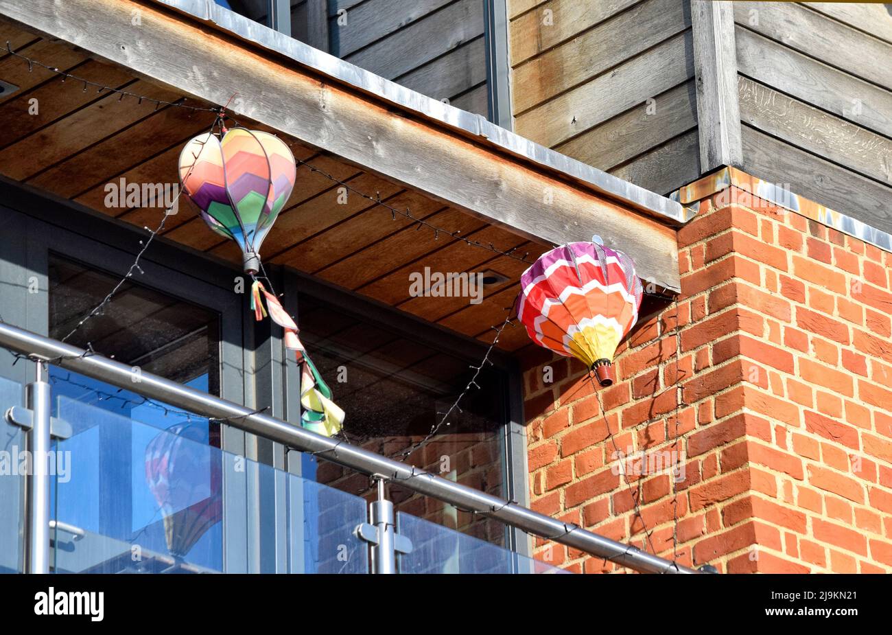 Frame hot air balloons hi-res stock photography and images - Alamy