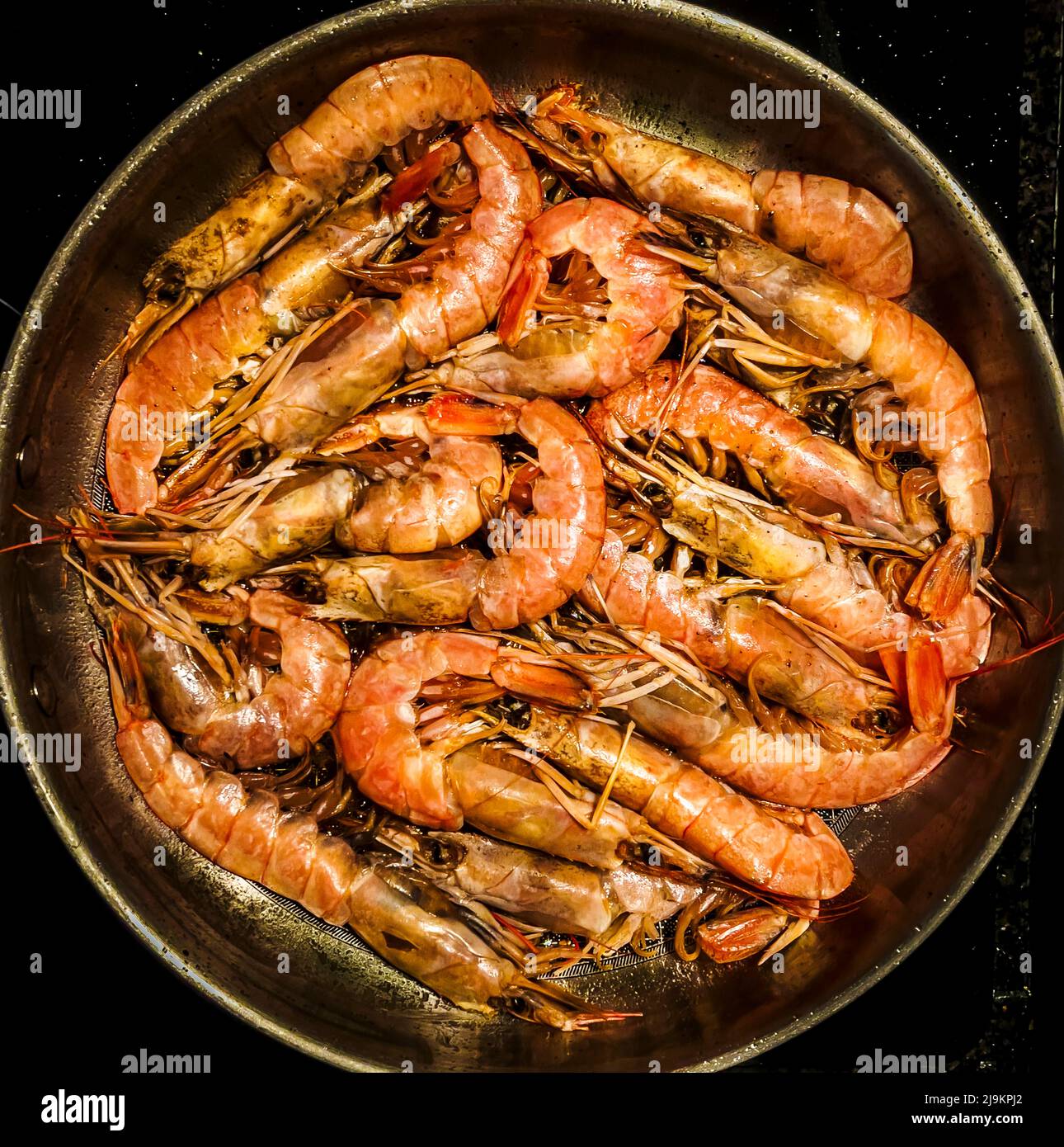 Eat prawns hi-res stock photography and images - Alamy