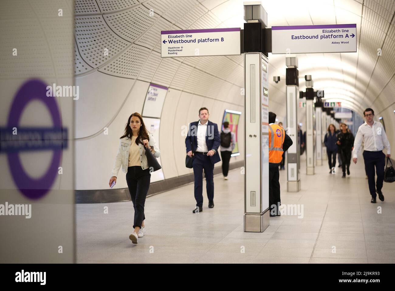 Elizabeth line liverpool street station hi-res stock photography and ...
