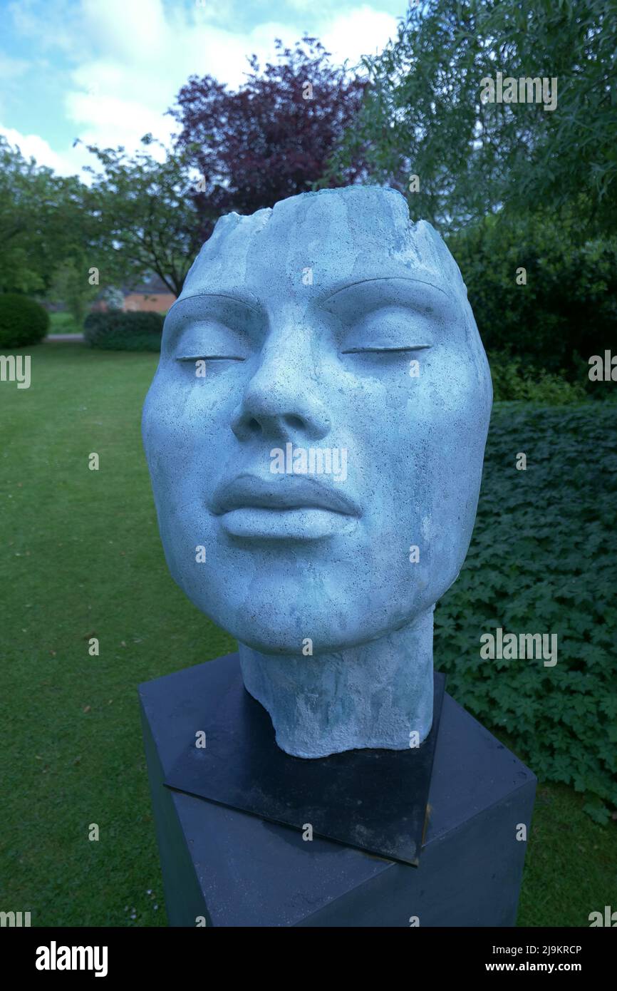 Garden sculpture exhibition hi-res stock photography and images - Alamy