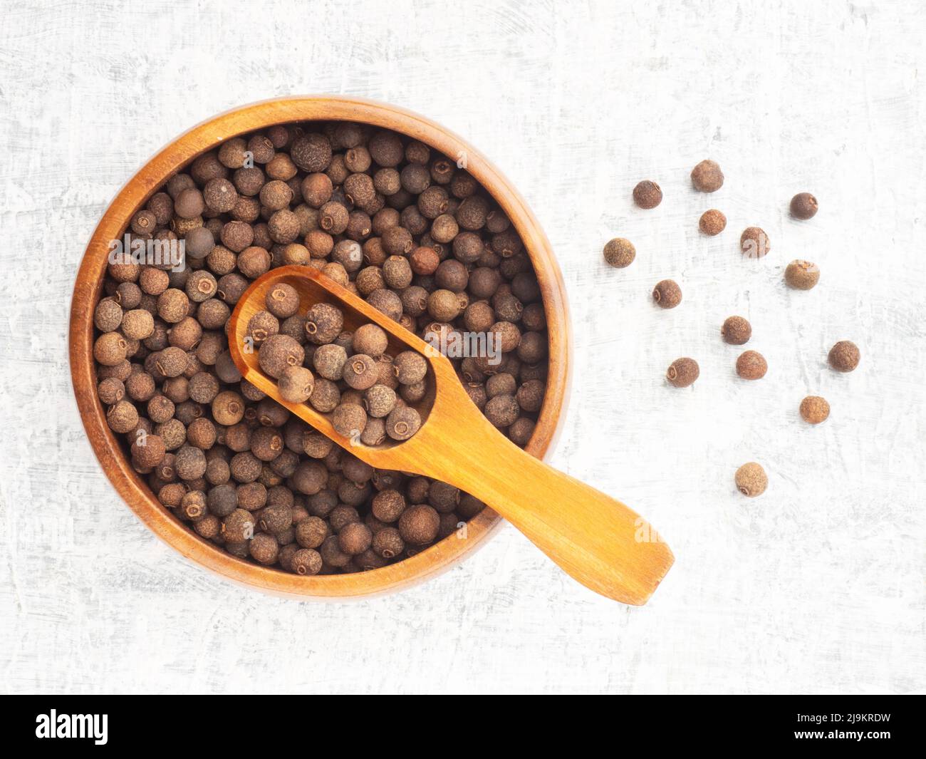 Spice Allspice (Jamaica pepper, Pimento) in wooden bowl, scoop, bunch ...