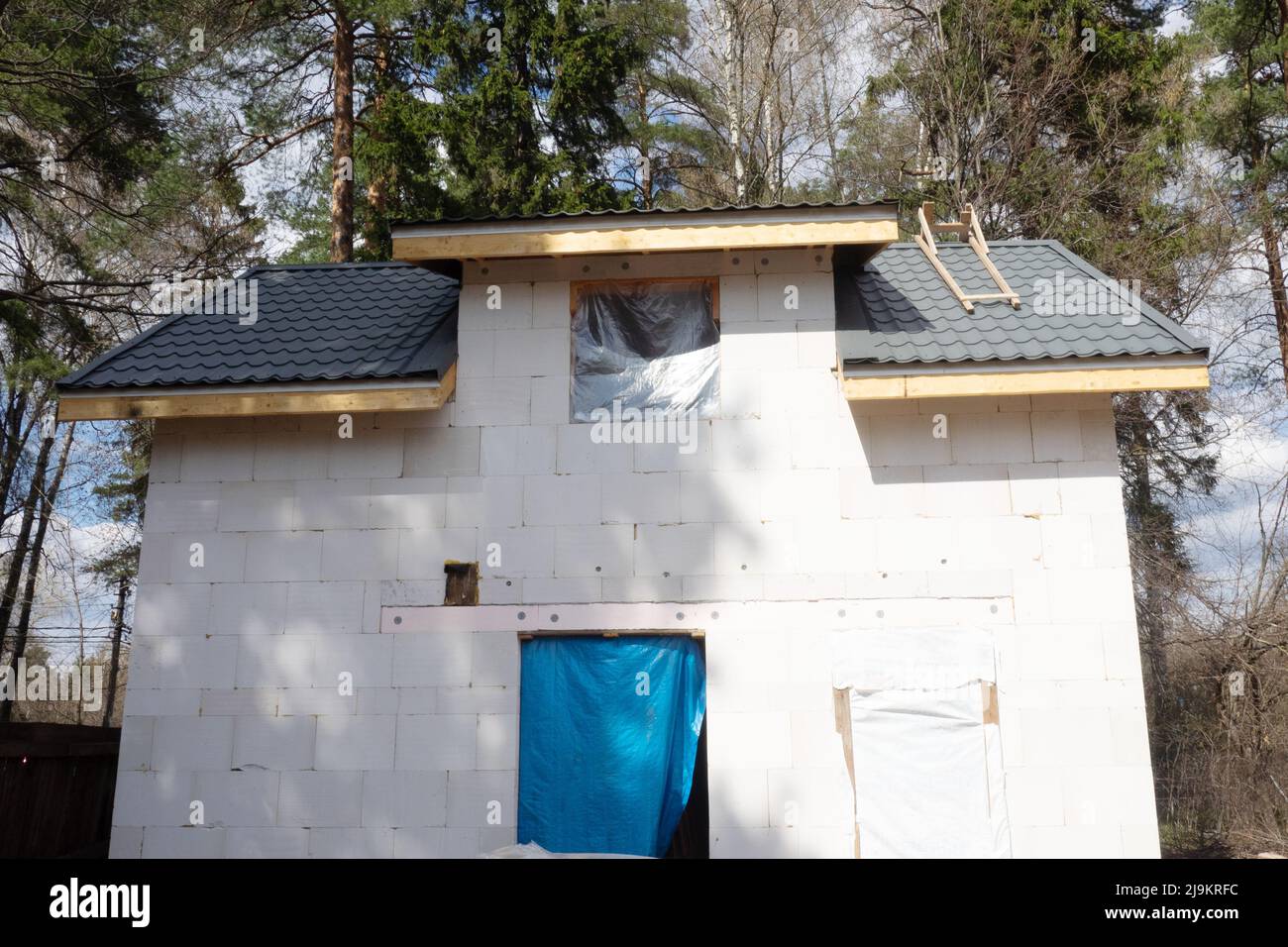 Building a garage top floor with window and roof of foam concrete ...