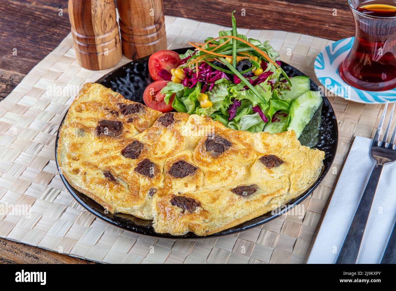 Omelet with kavurma. Roasted (kavurma) Omelette Popular Turkey food ...