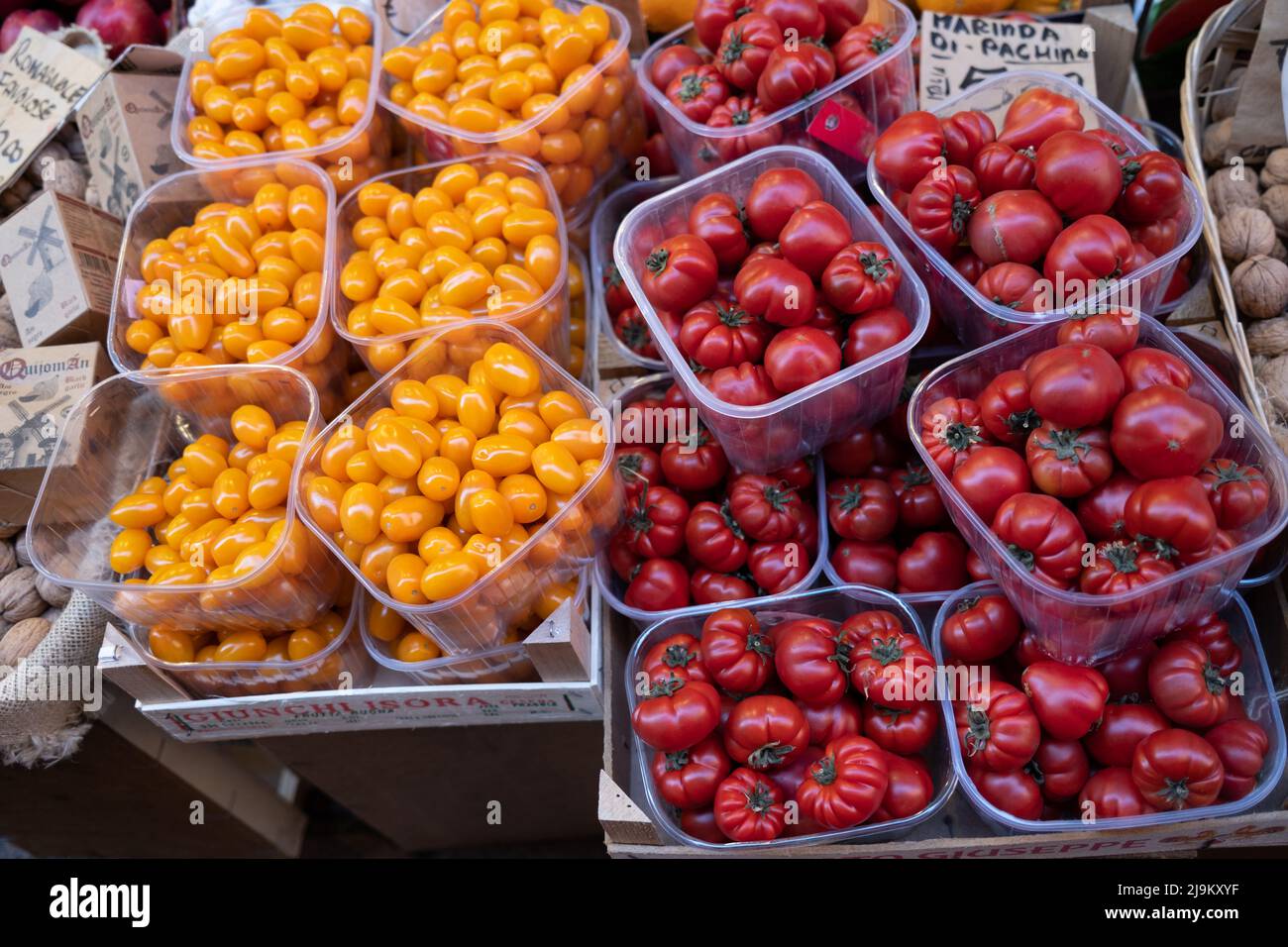 Tomatoes food packaging hi-res stock photography and images - Alamy