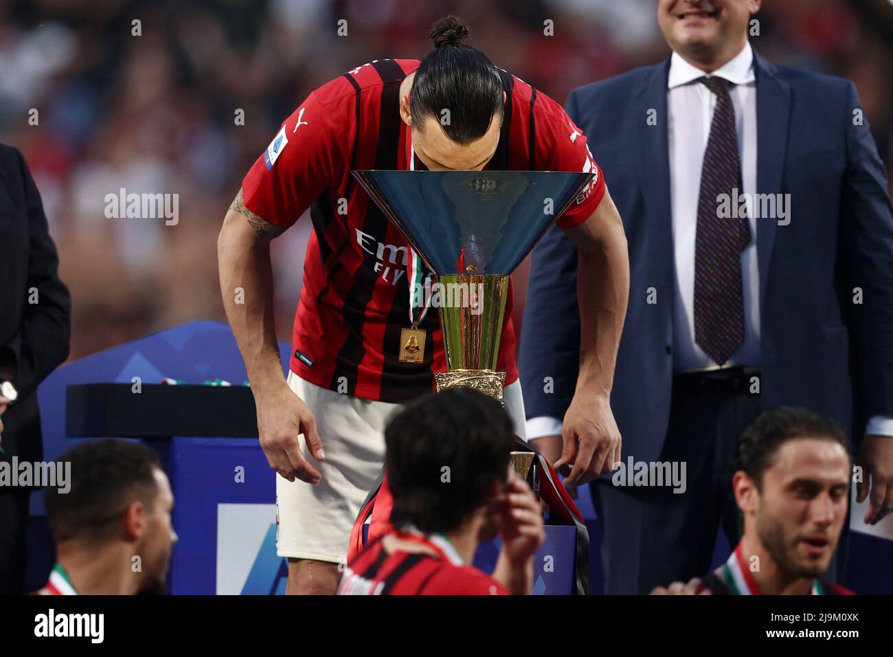 Zlatan ibrahimovic trophy hi-res stock photography and images - Alamy