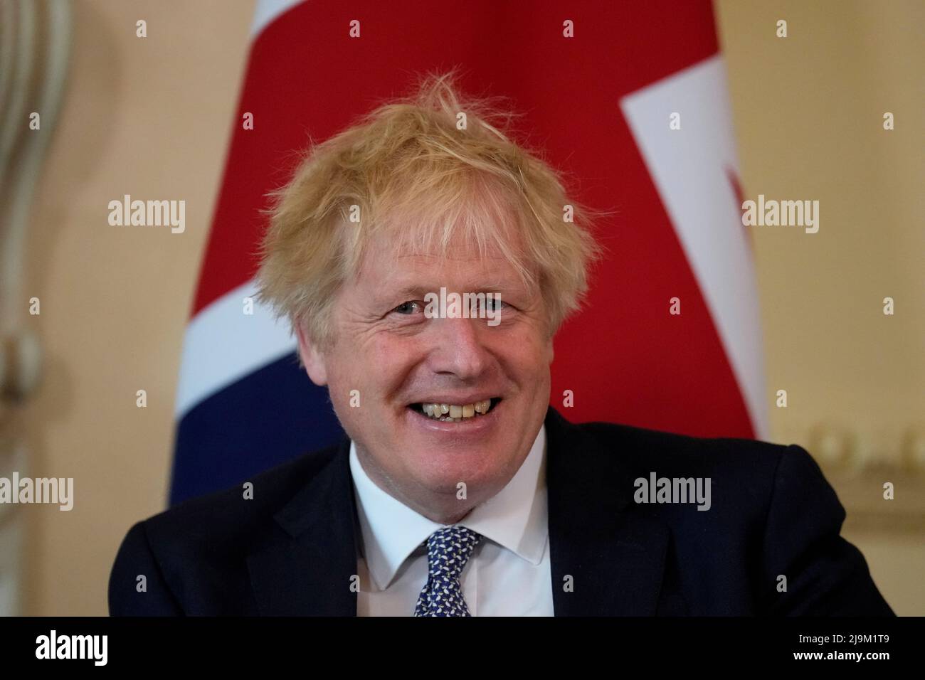 Prime minister boris johnson with the emir of qatar hi-res stock ...