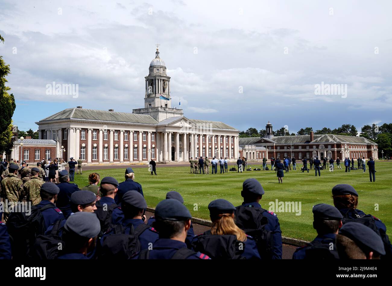 Queen elizabeth ii raf college cranwell lincolnshire hi-res stock ...