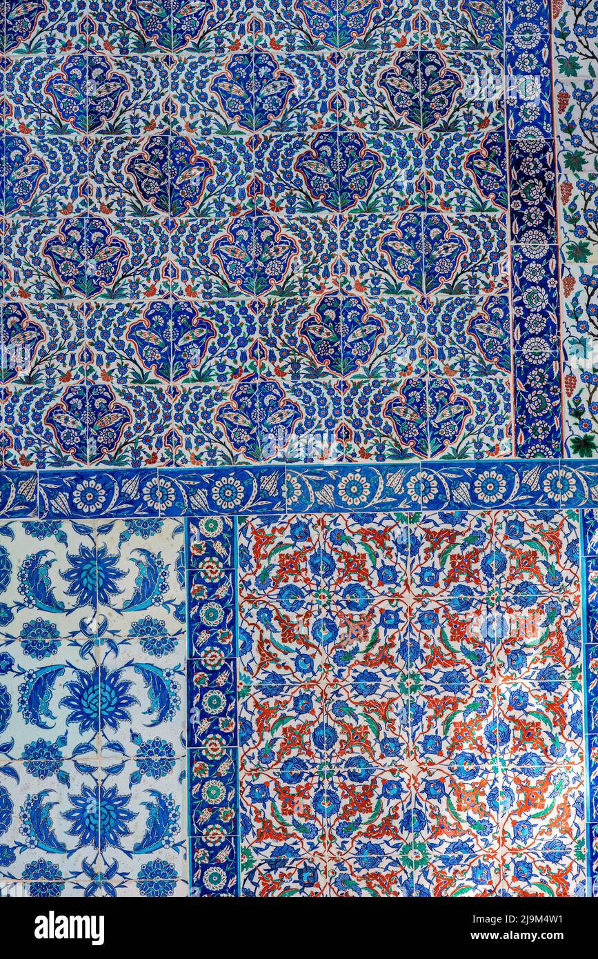 Iznik mosaic tiles hi-res stock photography and images - Alamy