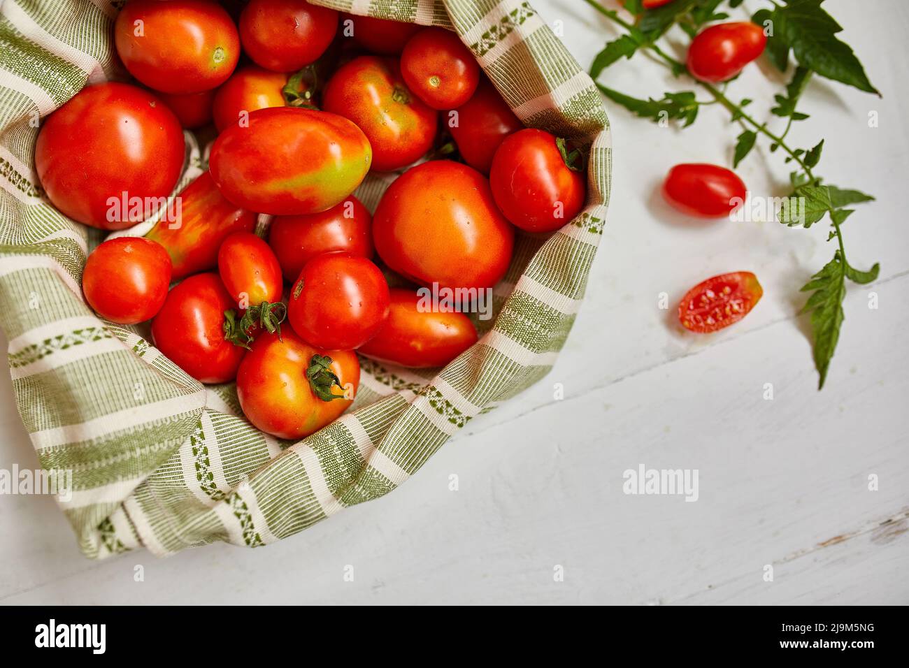 Market delivary of red tomatoes in eco textile bag, Zero waste, Eco ...