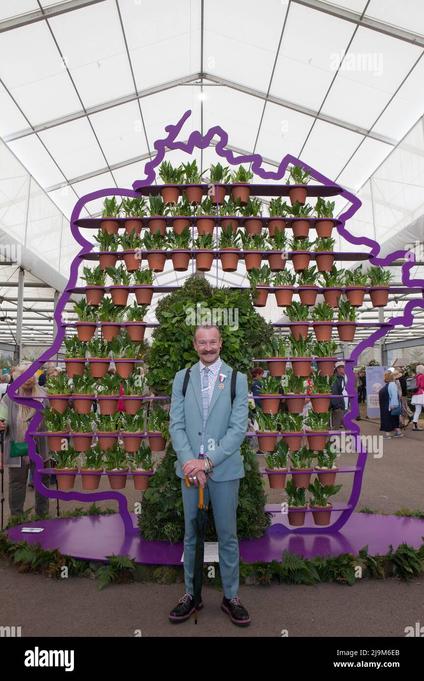 London, UK, 24 May 2022: Florist Simon Lycett with his jubilee ...