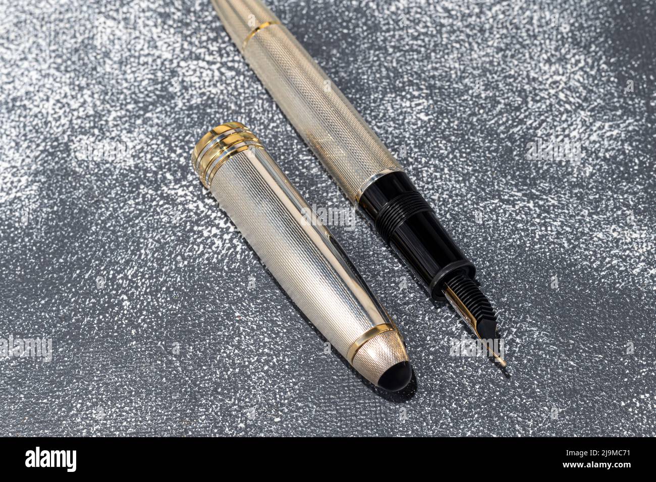 Black marble fountain pen hi-res stock photography and images - Alamy