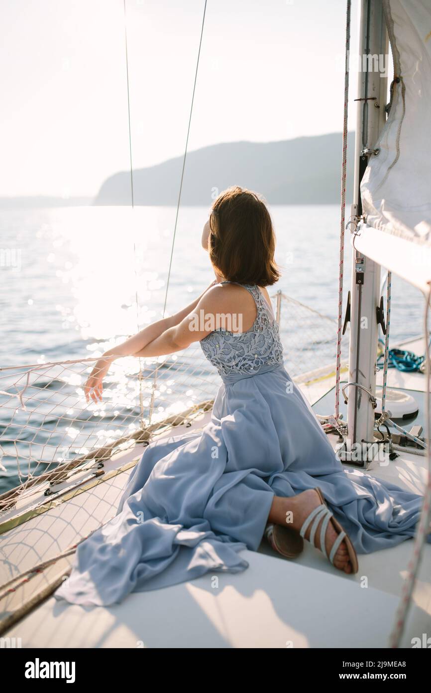 Yacht in full sail blue sky hi-res stock photography and images - Alamy