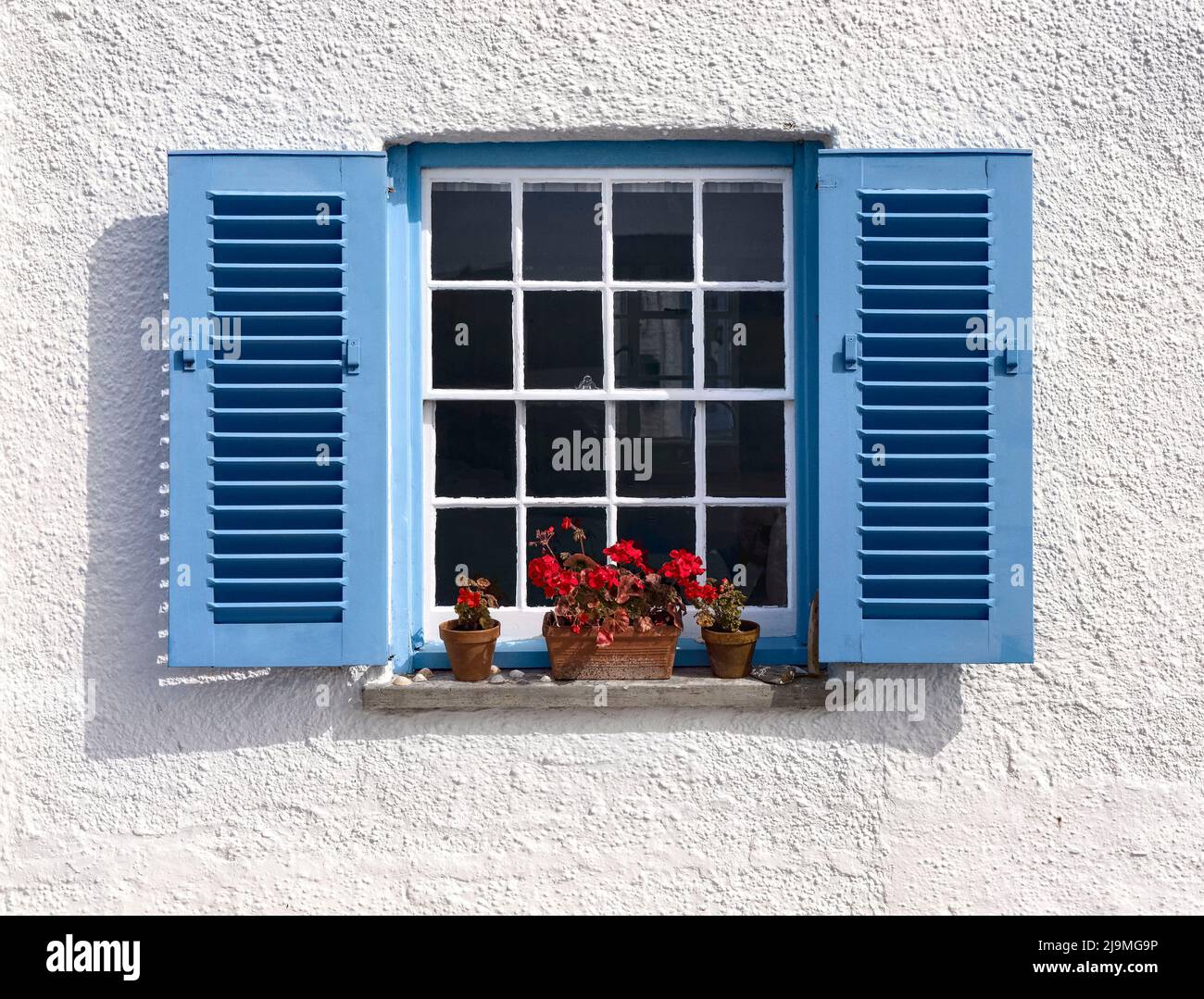 A window on a cottage facing the sea in St. Mawes, Cornwall Stock Photo ...