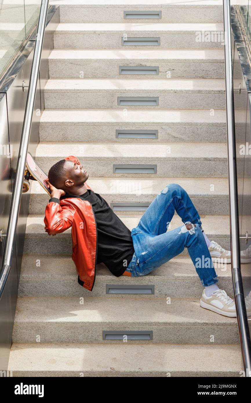 Skater from behind hi-res stock photography and images - Alamy
