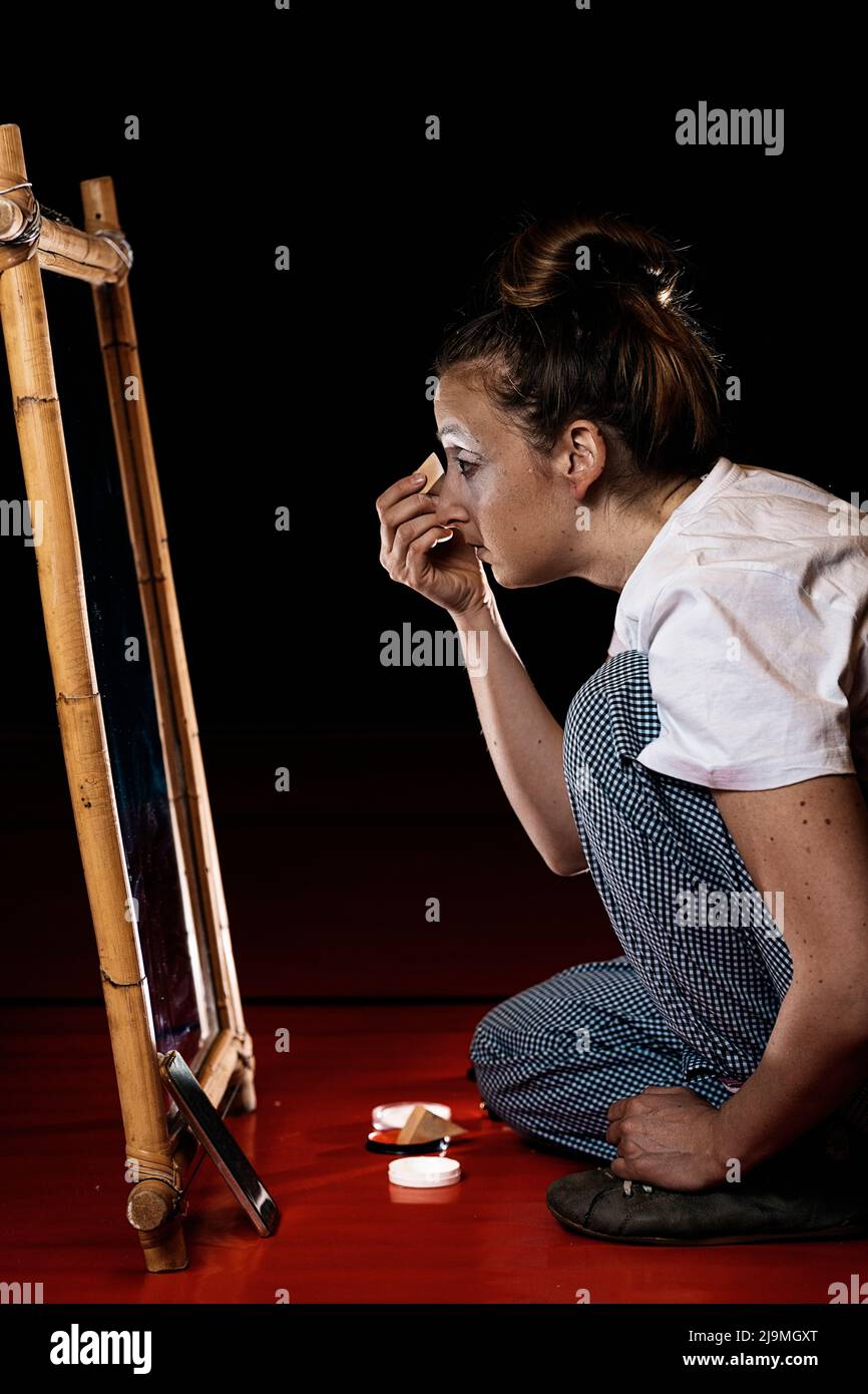 Actress dressing room and mirror hi-res stock photography and images ...